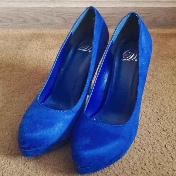 Delicious | Shoes | Delicious Shoes Brand Ladies Blue Suede Pumps ...